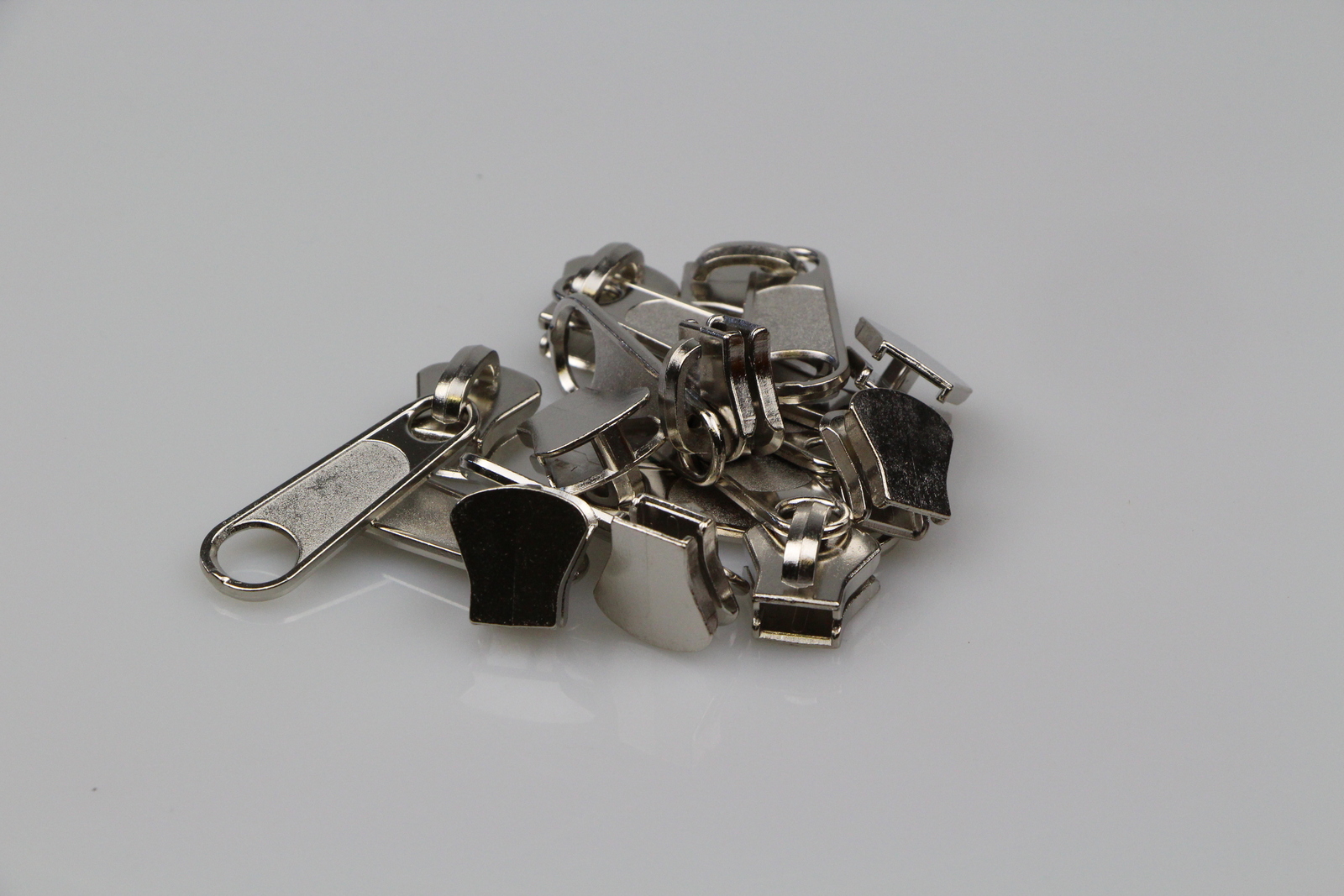 No. 10 Moulded Single Pull Zip Sliders 100pcs